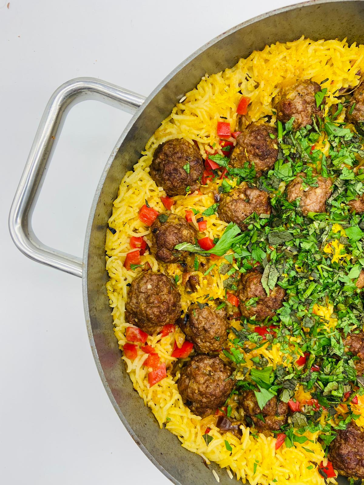 SAFFRON RICE PILAF WITH MEATBALLS AND DATES - Ta'amim